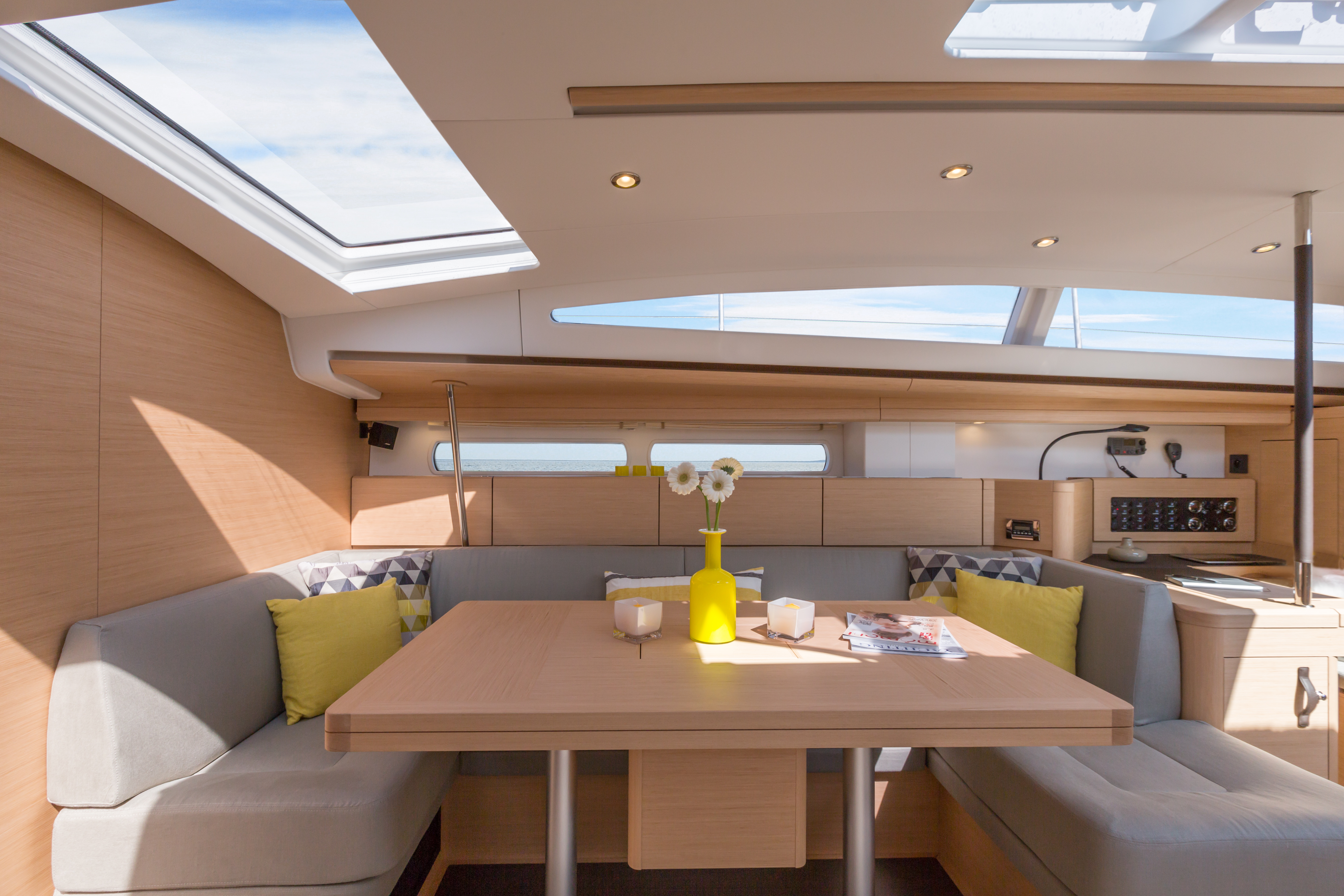 Discover the bright, all-new interior design of the Jeanneau 57! | Jeanneau