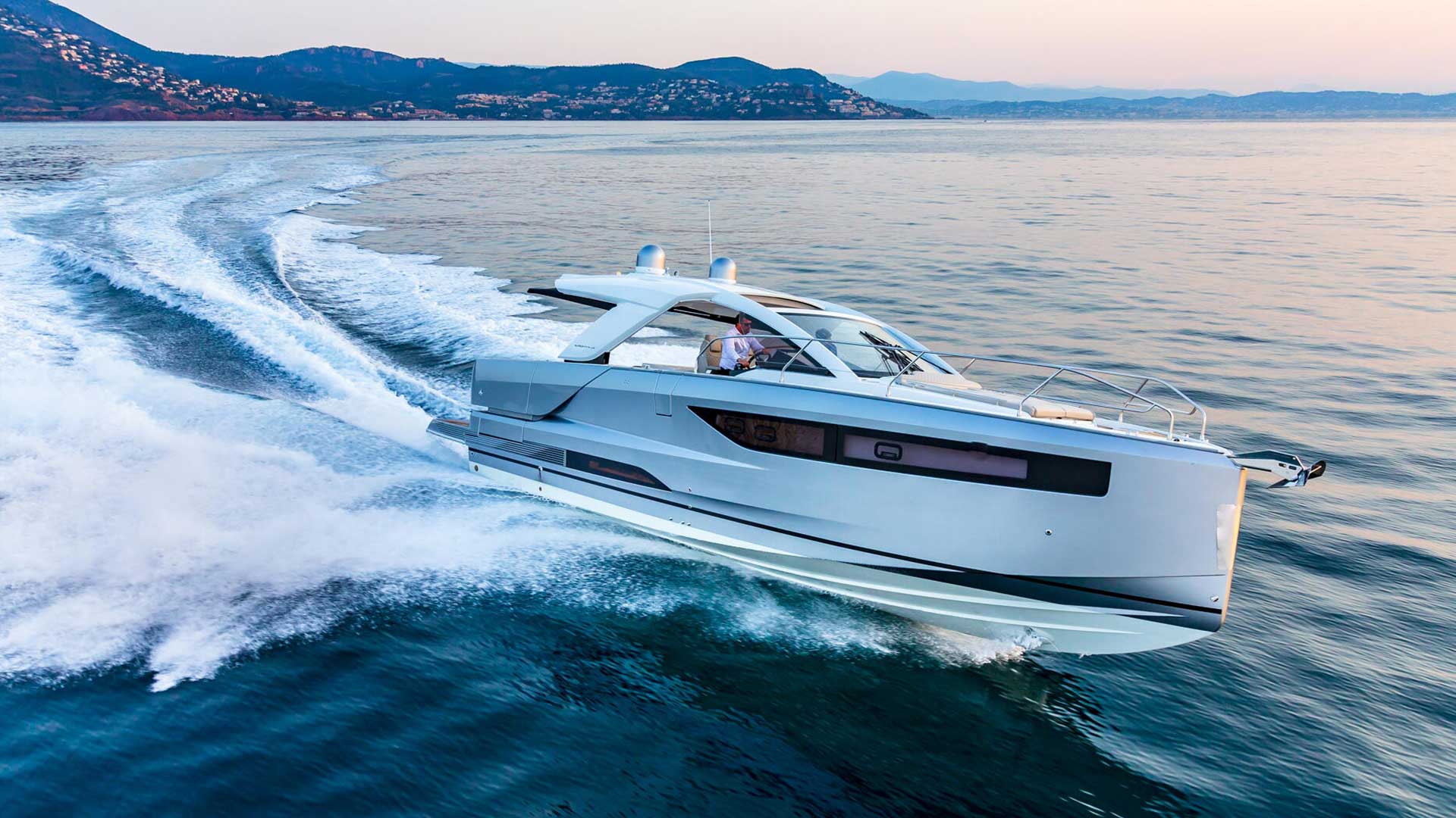 Guided Tour of the DB/43 | Jeanneau