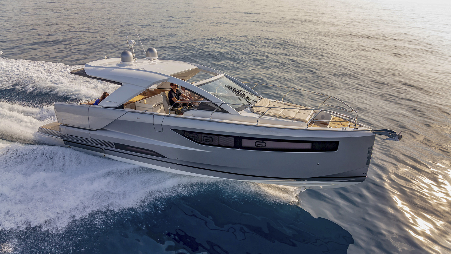 All About Personalised Hull Colours | Jeanneau