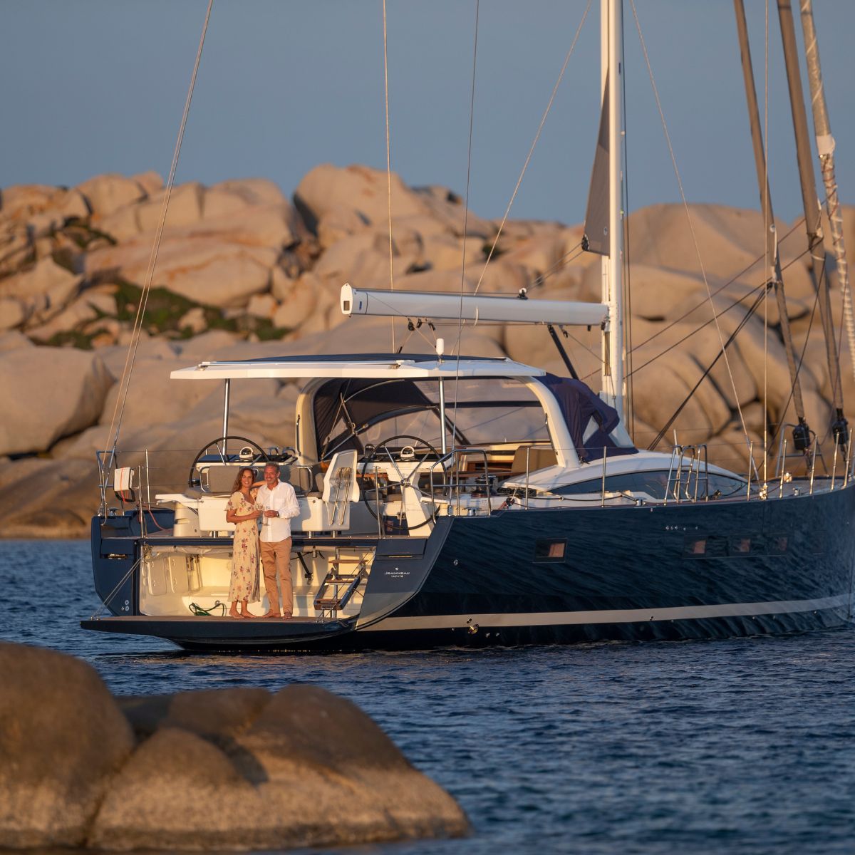 Powerboats and sailboats for sale | Jeanneau